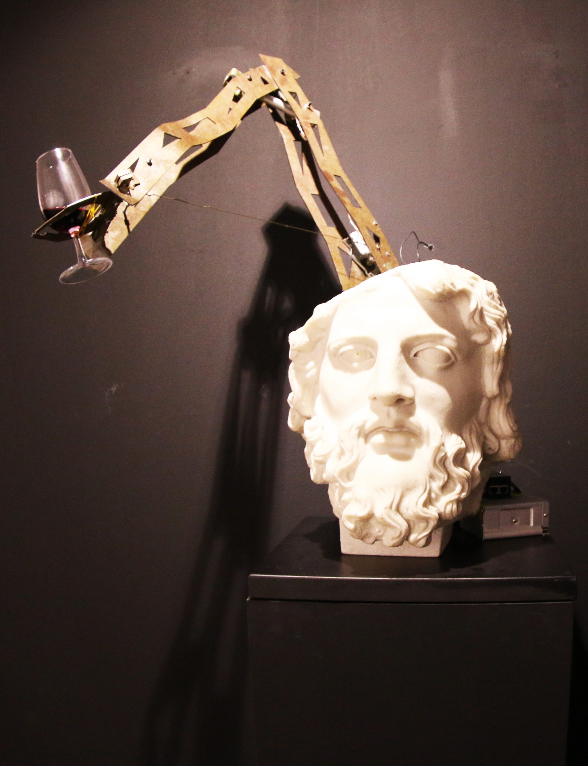 Kafadan Kollu Zeus - Güncel sanatı keşfedin